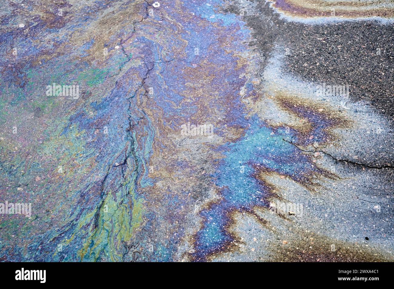 Texture of colorful petrol oil spill on wet pavement Stock Photo - Alamy