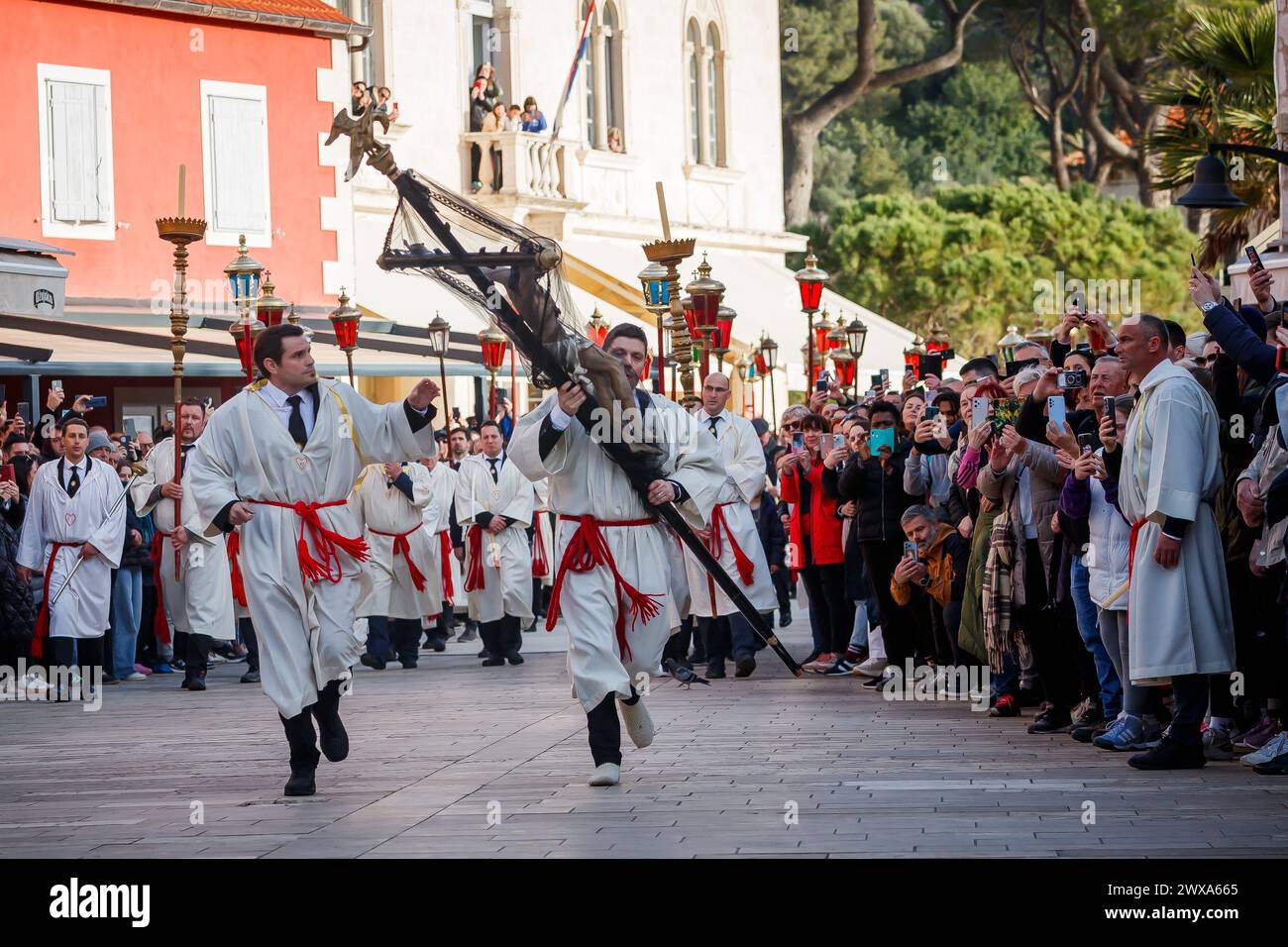 Cross bearer hi-res stock photography and images - Alamy