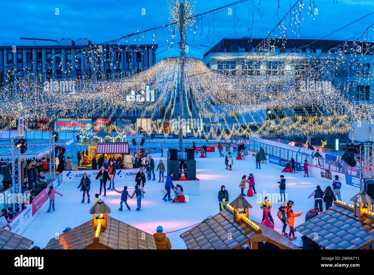 Essener Wintertraum, ice rink and gastronomy on the Kennedyplatz in ...