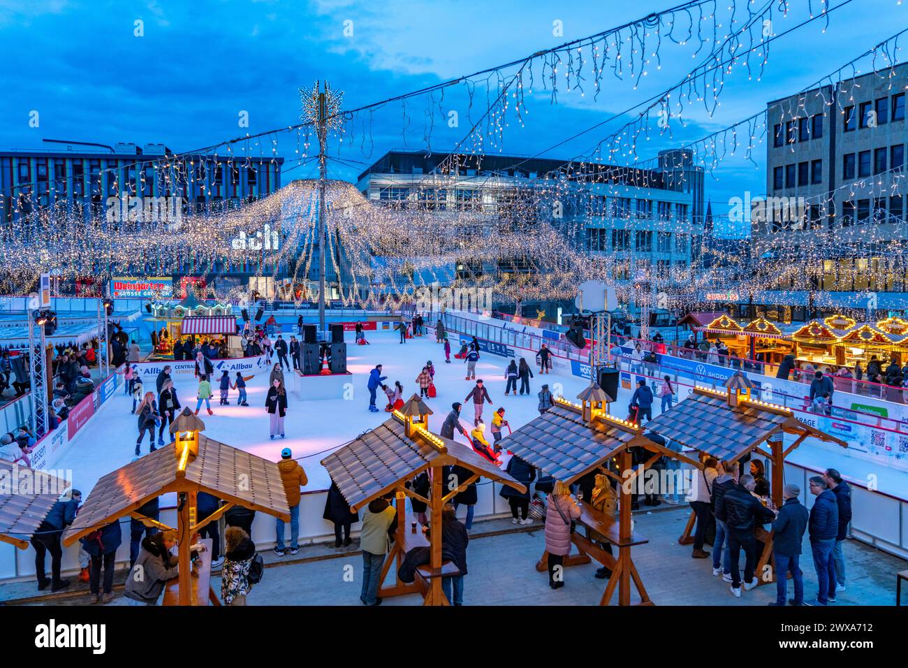 Essener Wintertraum, ice rink and gastronomy on the Kennedyplatz in ...