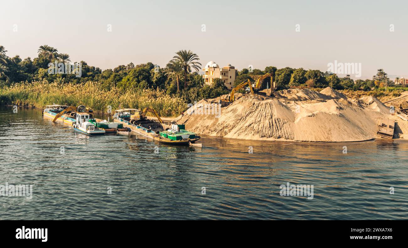 Nile river valley farmland hi-res stock photography and images - Alamy