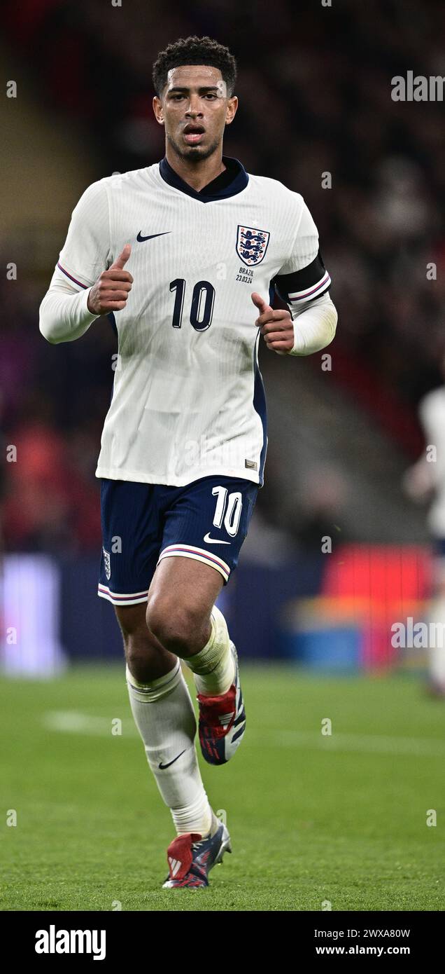 LONDON, ENGLAND - MARCH 23: Jude Bellingham of England in home kit ...
