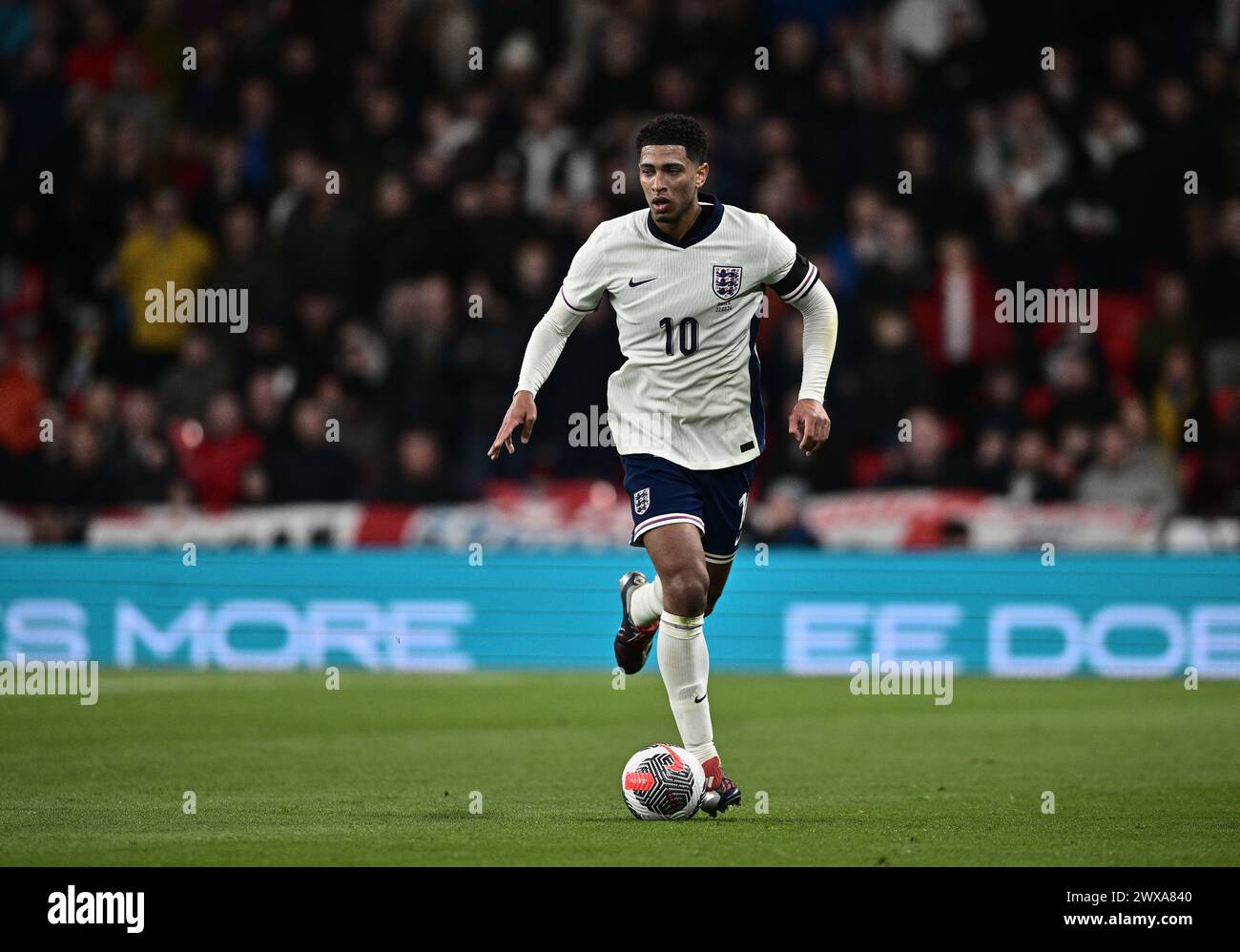 LONDON, ENGLAND - MARCH 23: Jude Bellingham of England in home kit ...