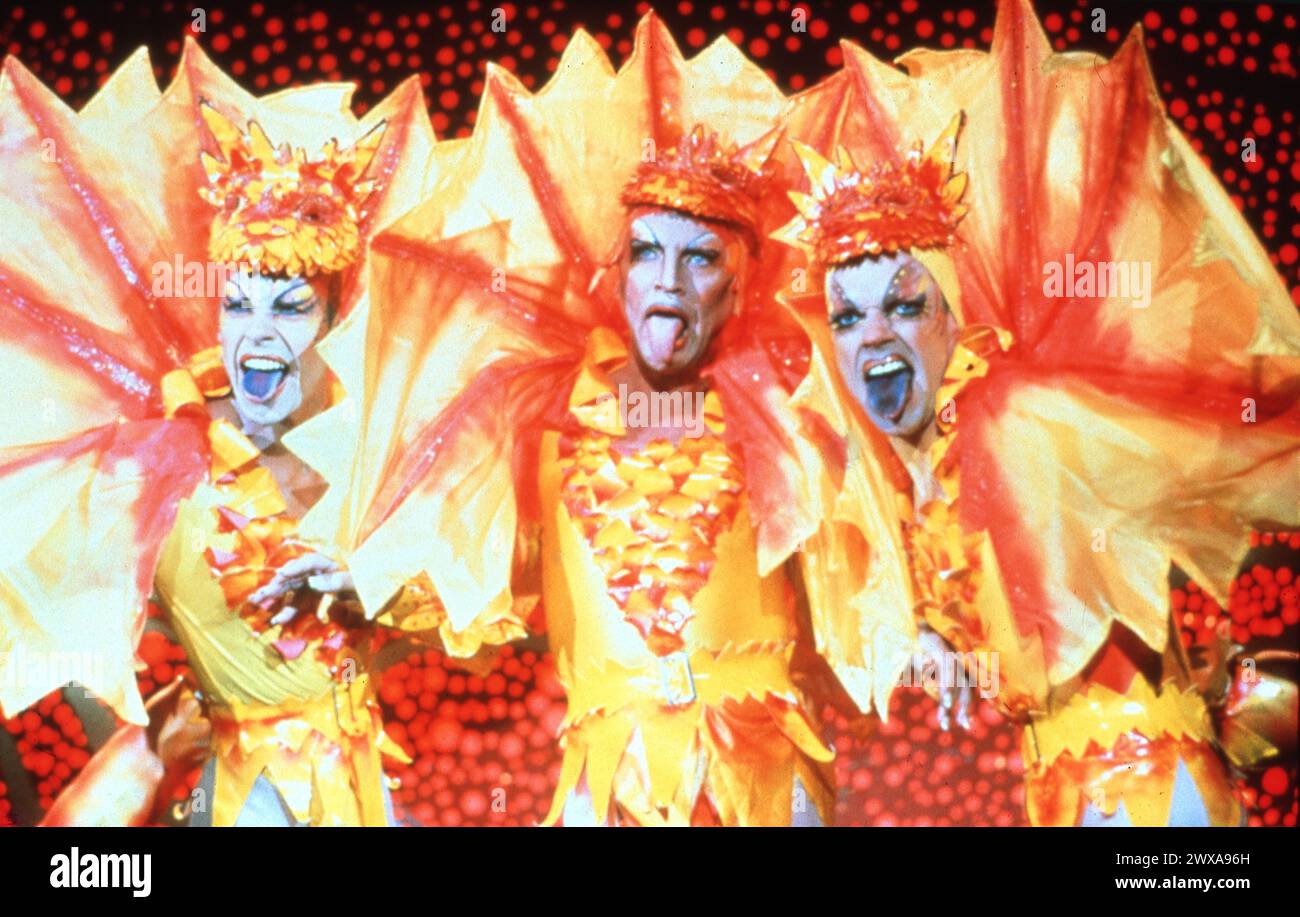 GUY PEARCE TERENCE STAMP and HUGO WEAVING in THE ADVENTURES OF ...