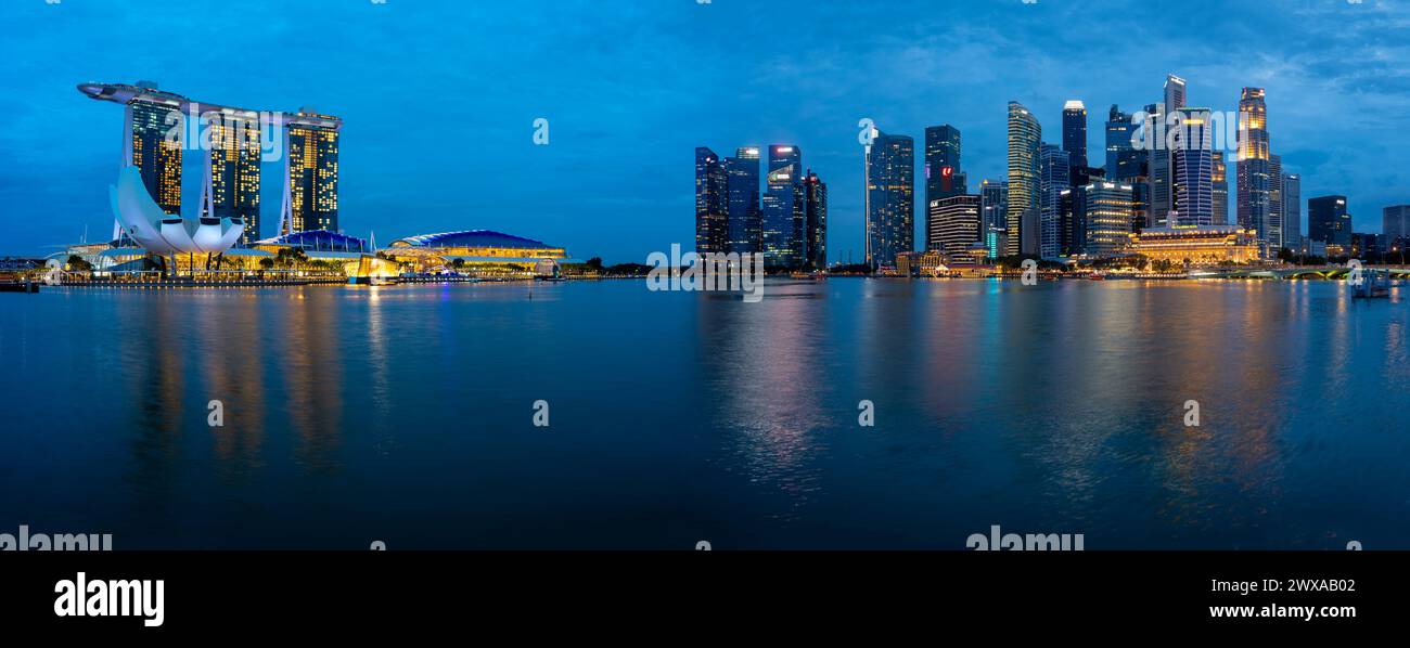 Singapore marina bay sands lion hi-res stock photography and images - Alamy
