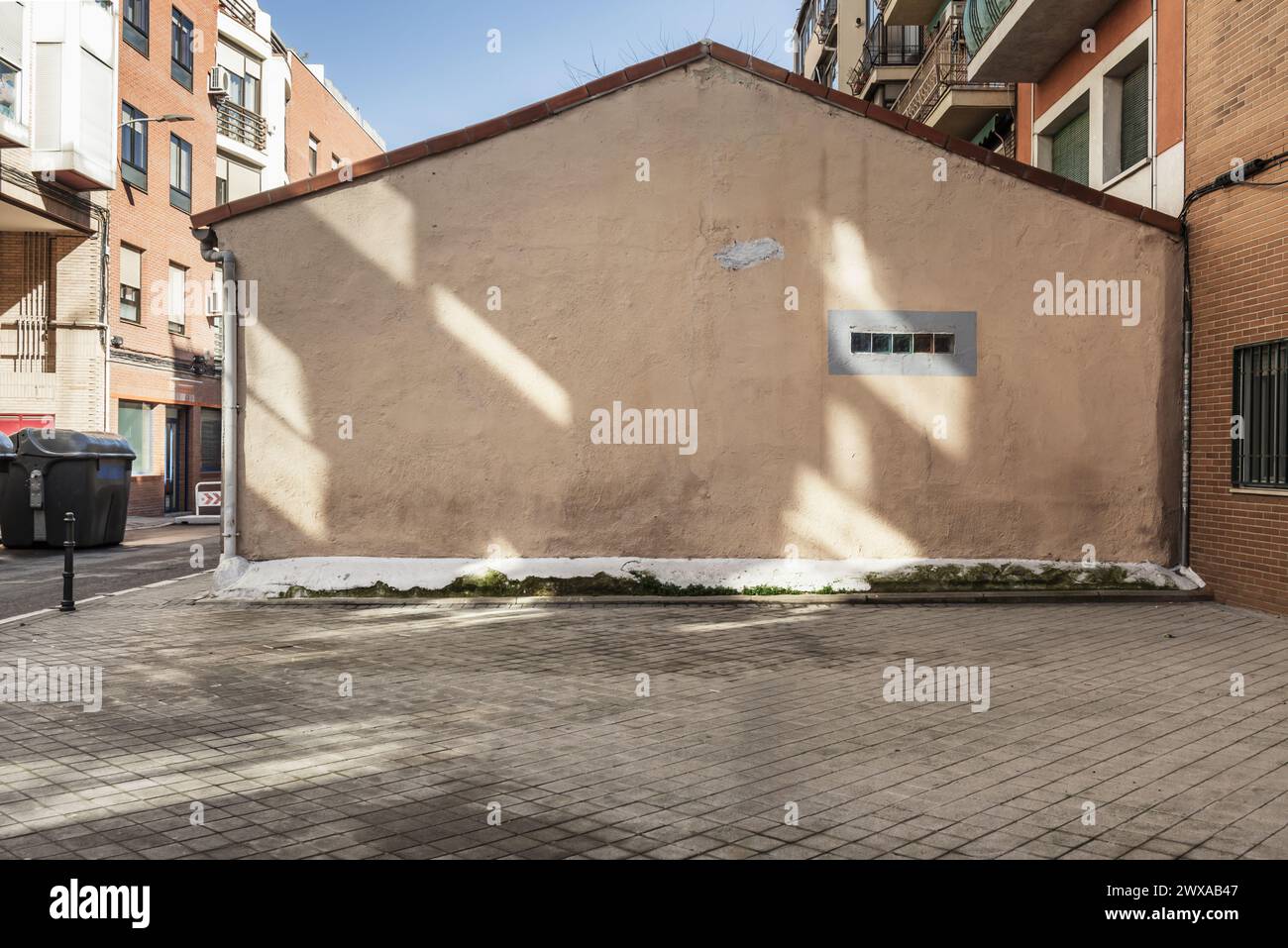 Side facade of a small house built in the middle of the street Stock ...