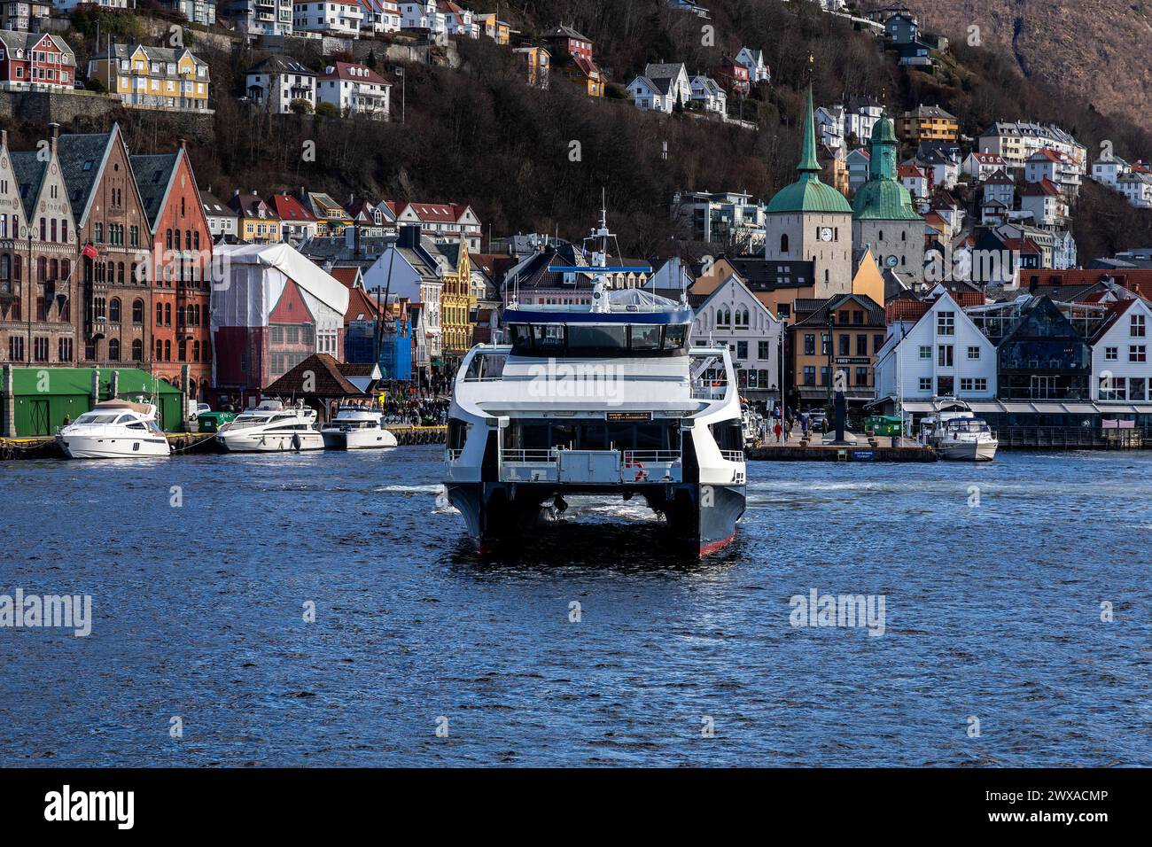 High speed passenger catamaran Frøya departing from Strandkaien ...