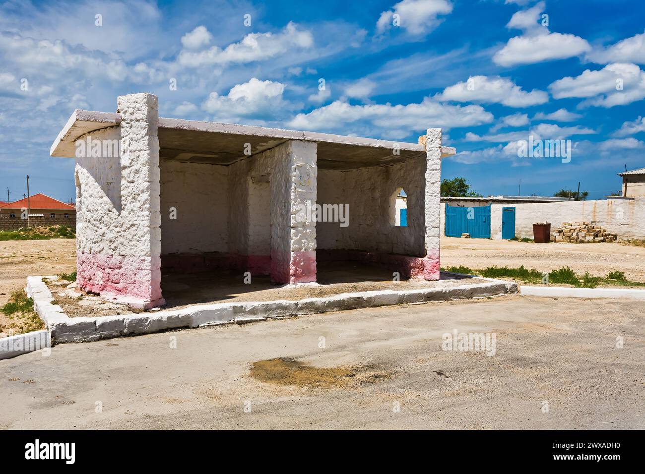 Brick bus stop hi-res stock photography and images - Alamy