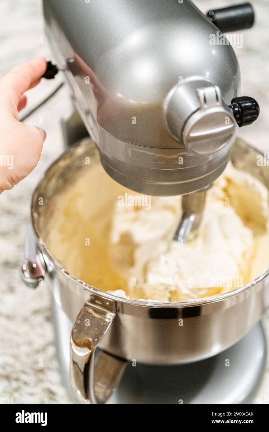 Whipped cream stand mixer hi-res stock photography and images - Alamy