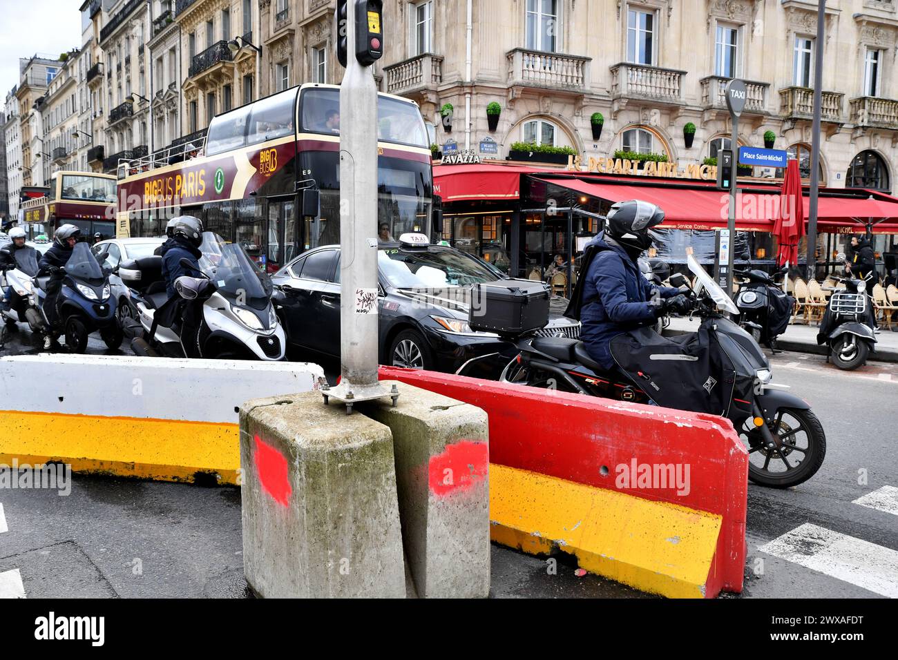 Traffic Jam in Avenue Pasteur - Paris - France Stock Photo - Alamy