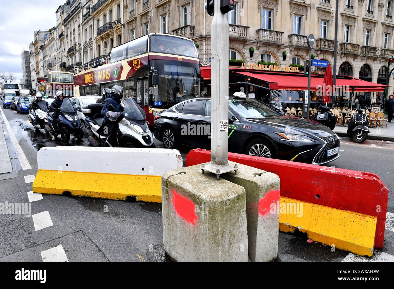 Traffic Jam in Avenue Pasteur - Paris - France Stock Photo - Alamy