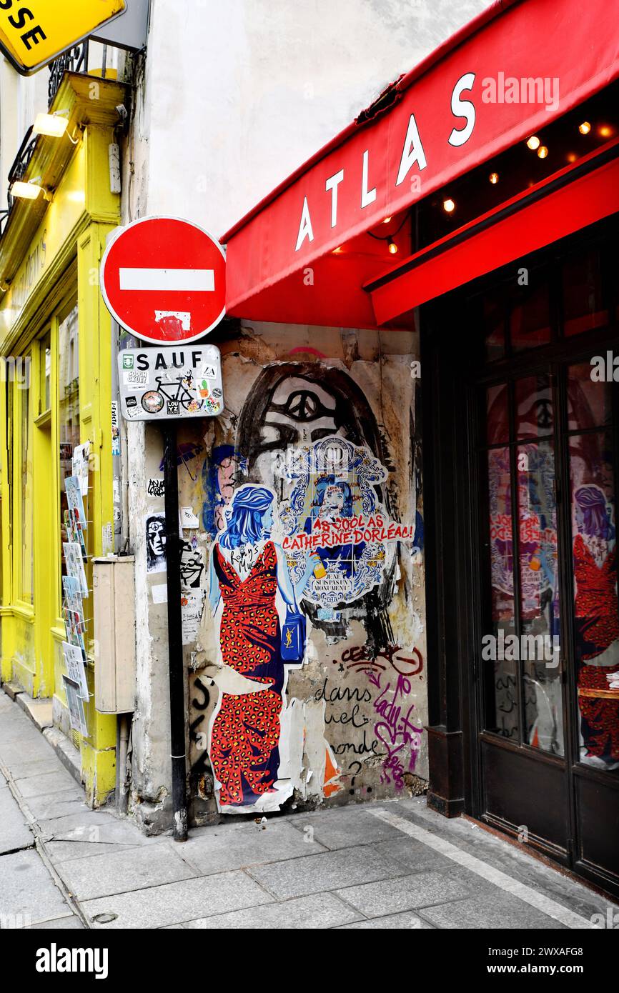 Street art graffiti in Paris - France Stock Photo - Alamy
