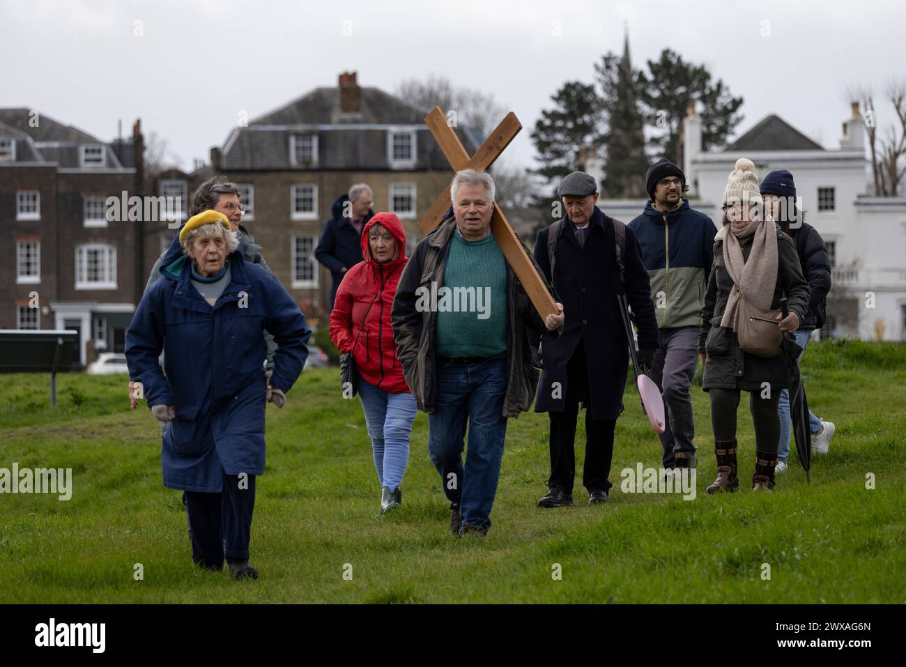 Pilgrims carrying cross london hi-res stock photography and images - Alamy
