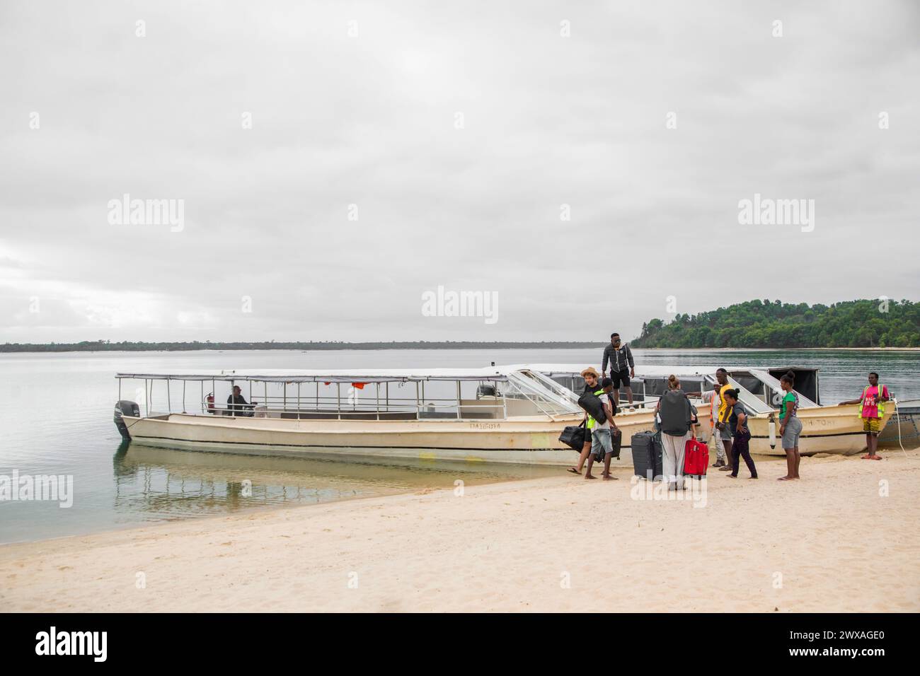 Madagascar beach ship hi-res stock photography and images - Alamy