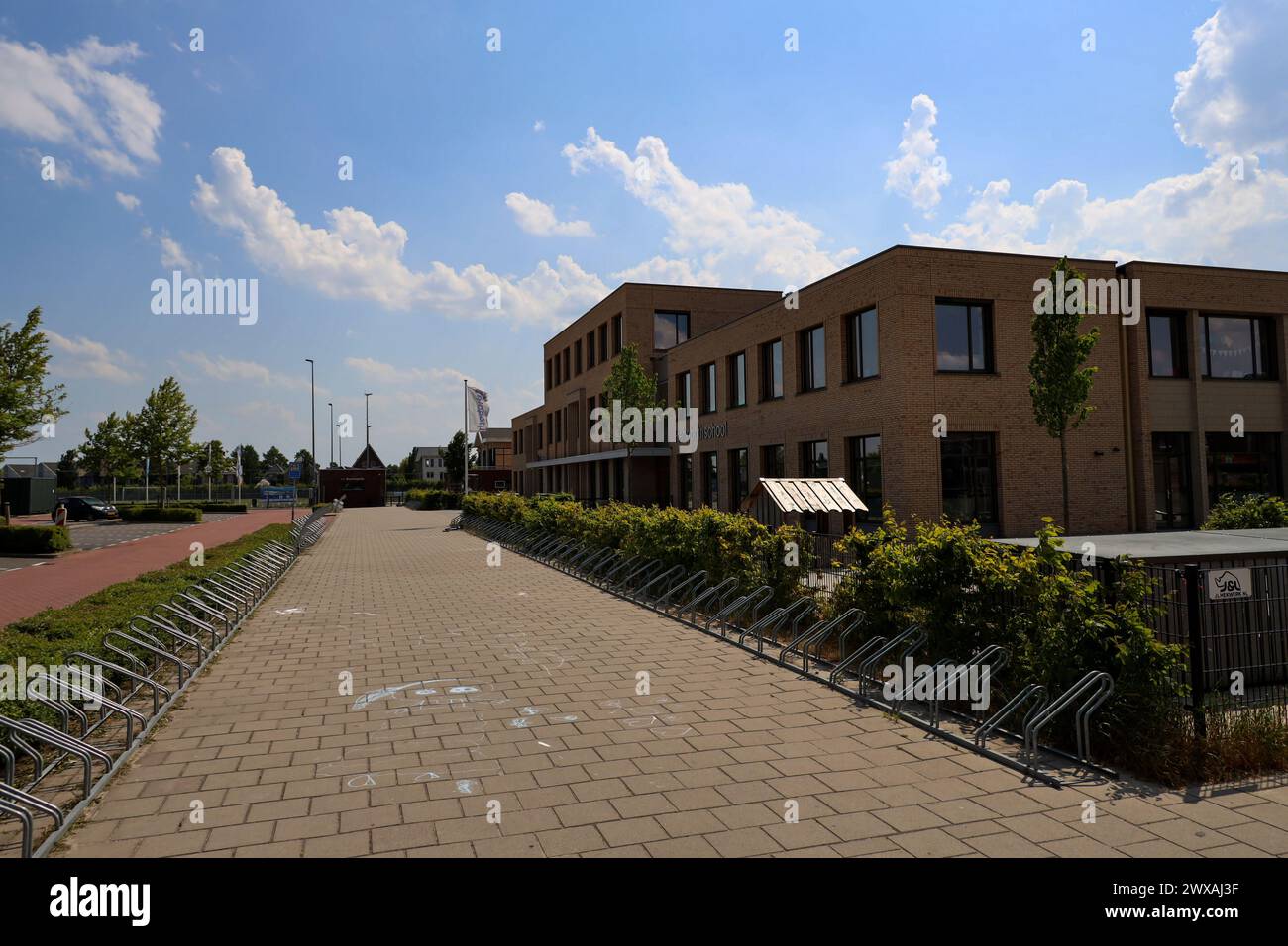 Permanent and temporary buildings for primary school in Moerkapelle in ...