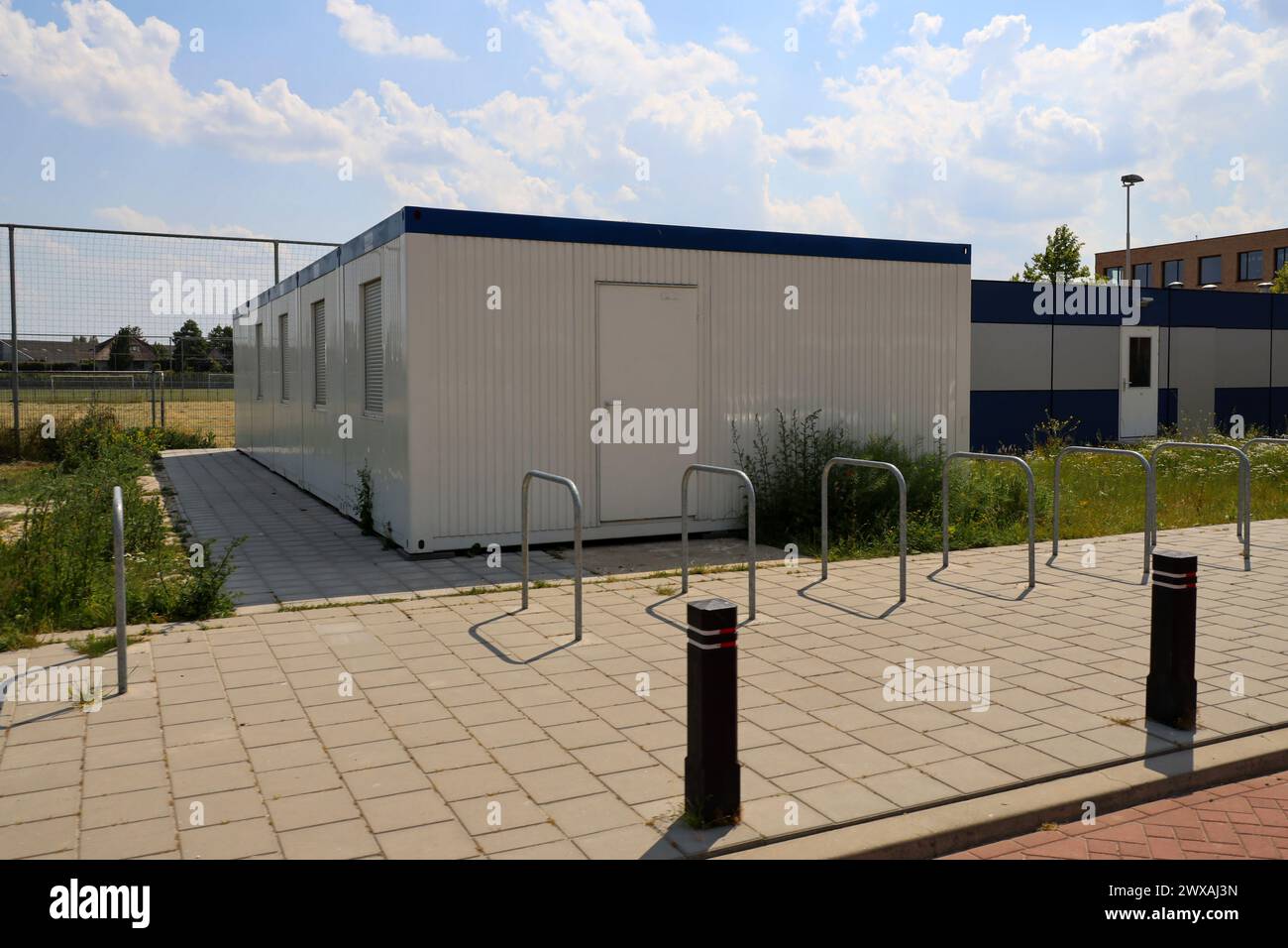 Permanent and temporary buildings for primary school in Moerkapelle in ...