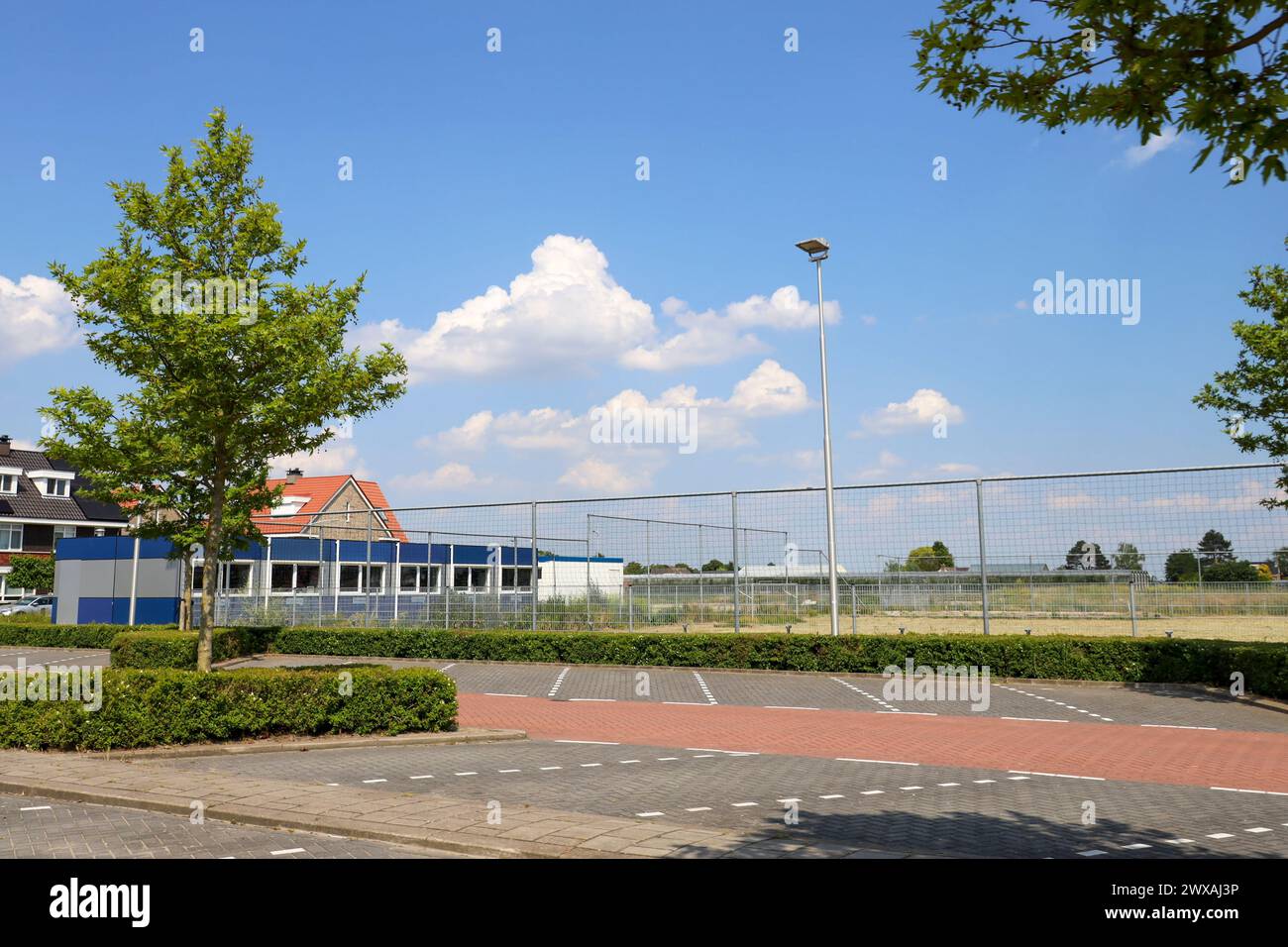 Permanent and temporary buildings for primary school in Moerkapelle in ...