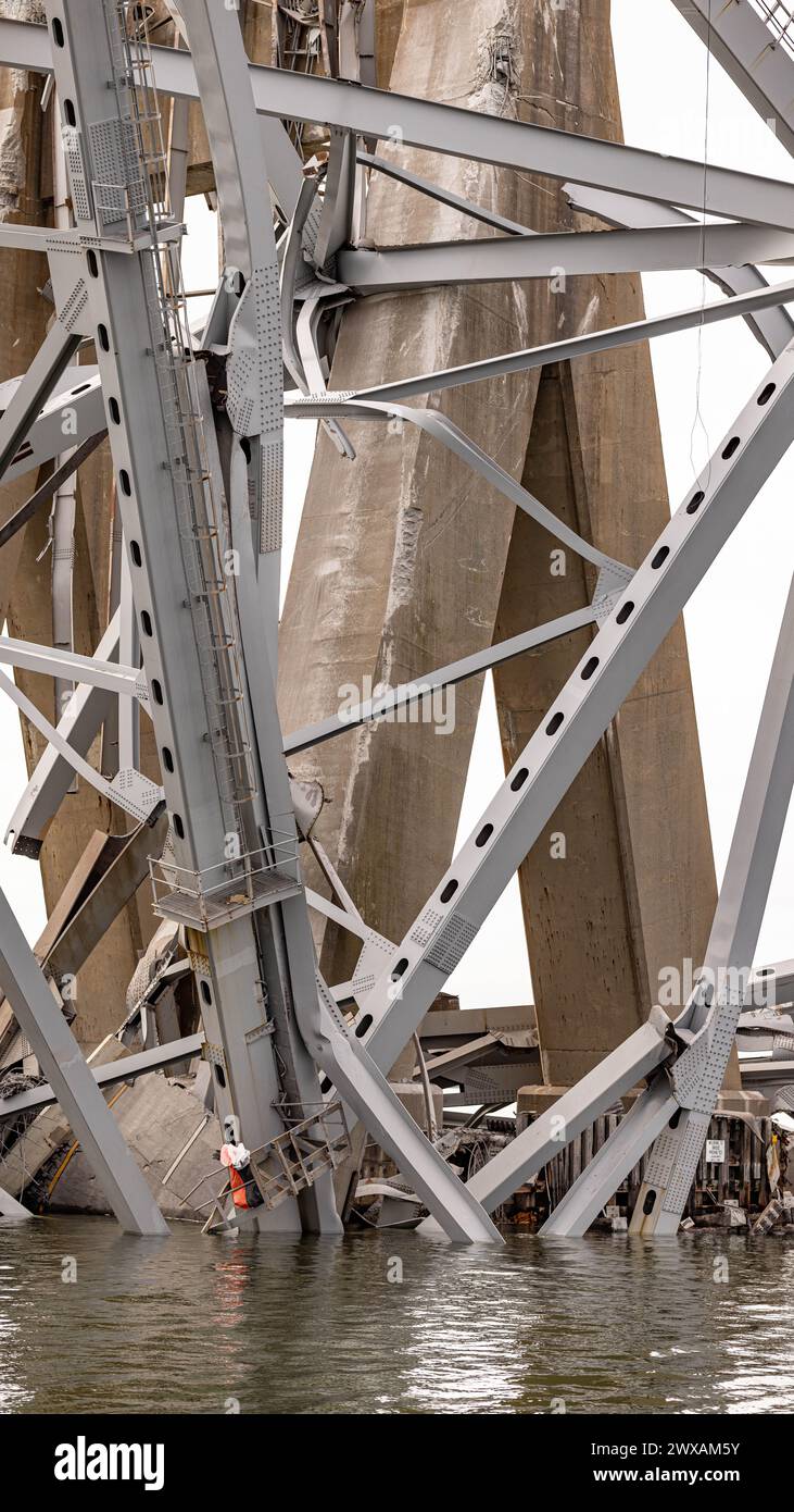 Survey boat Catlett crew assists in recovery operations after the Key ...