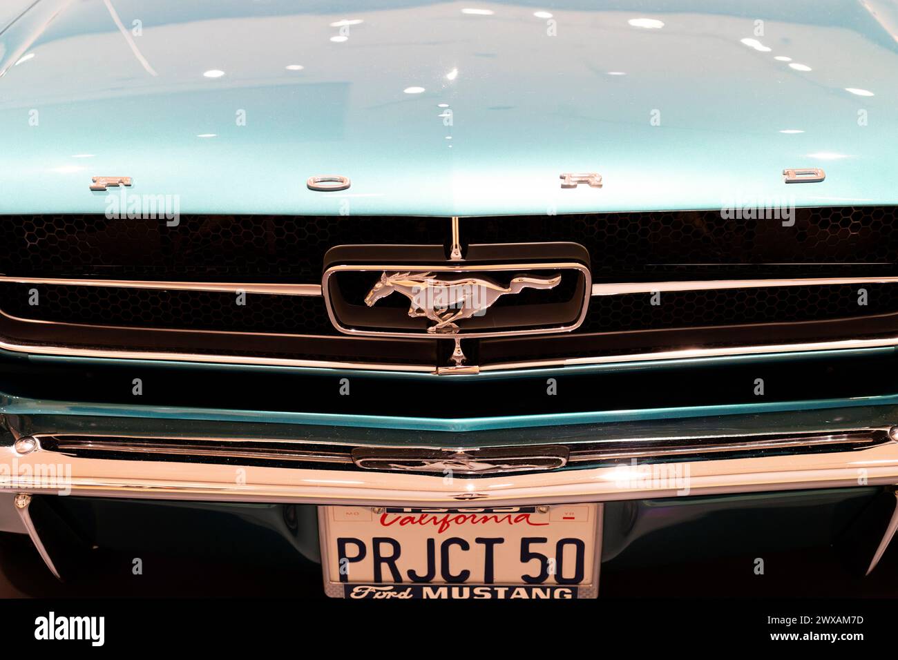 Old ford mustang hi-res stock photography and images - Alamy