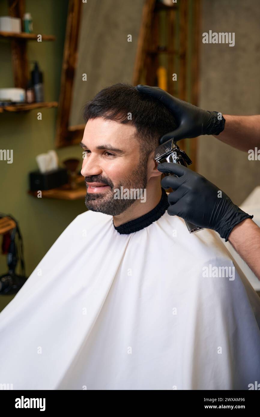 Barber making haircut using machine hi-res stock photography and images ...