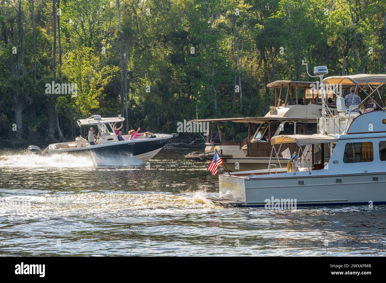Boaters enjoying a spring afternoon on the Intracoastal Waterway in ...