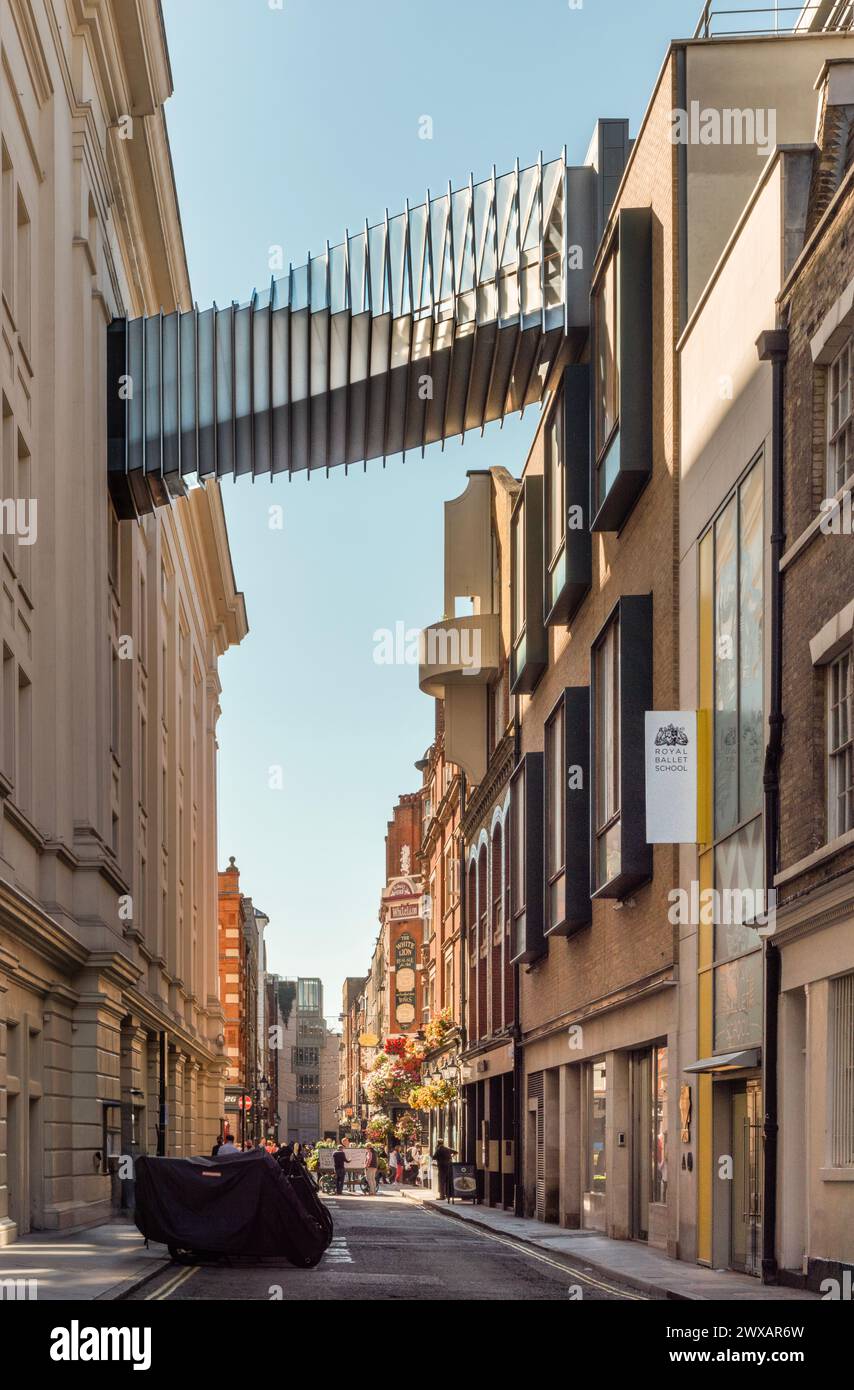 Bridge of Aspirations connecting the Royal Ballet School with the Royal ...