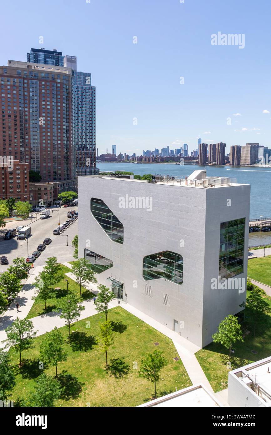 Queens Public Library at Hunters Point Stock Photo - Alamy