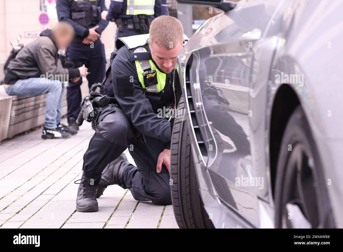 29 March 2024, North Rhine-Westphalia, Duesseldorf: Police officers ...