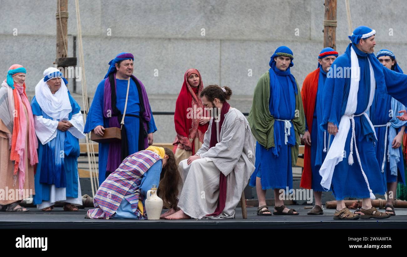 Jesus arrested before his crucifixion hi-res stock photography and ...