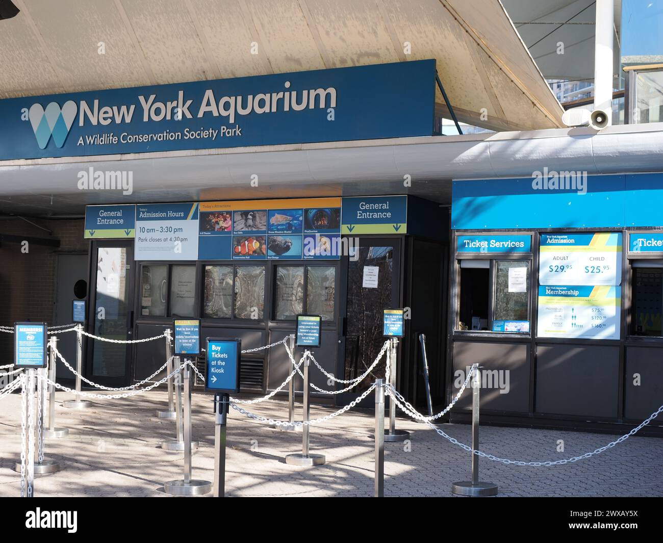 American zoo and aquarium association hi-res stock photography and ...