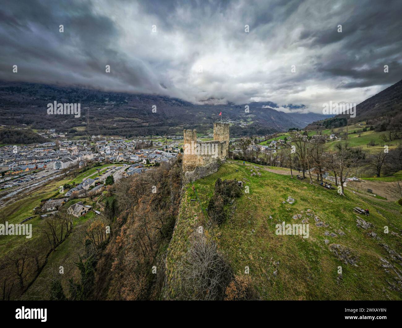 France, Hautes-Pyrenees, Gave de Pau, Luz-Saint-Sauveur, medieval ...