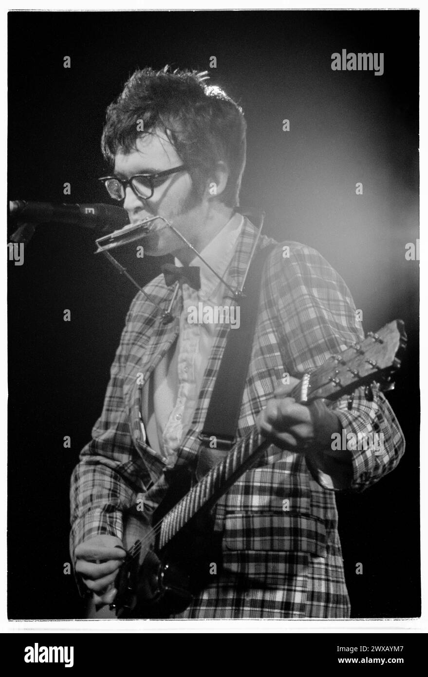 Mr E, EARLY CAREER EELS CONCERT, READING FESTIVAL 1997: A young Mr E ...