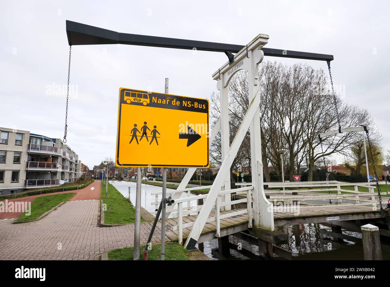 NS signs to redirect passengers to bus boarding point instead of train ...