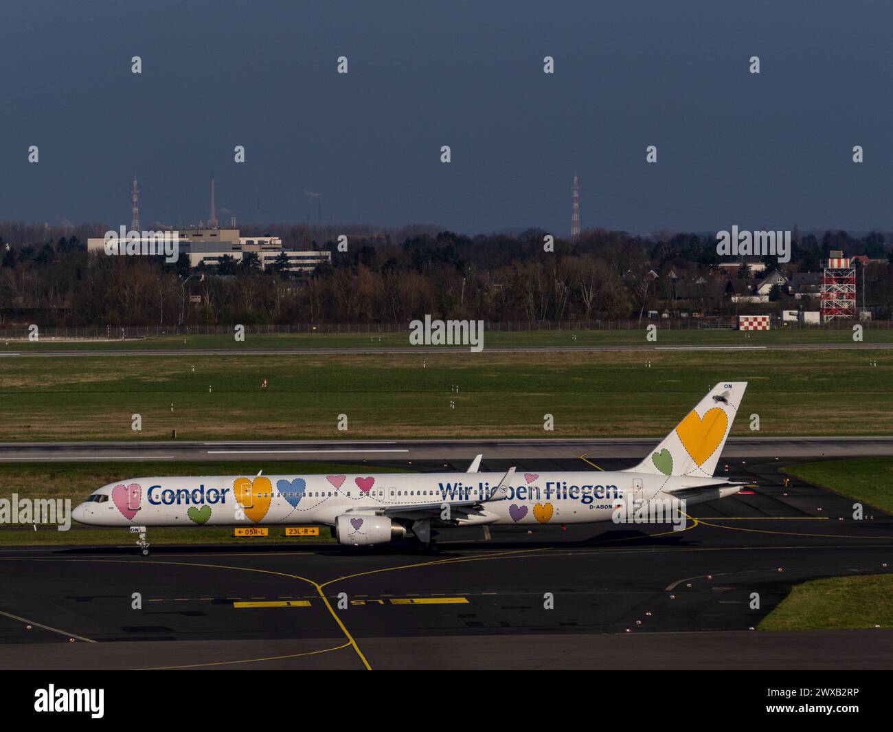 Noch fliegen sie, die Boeing 757-300 für Condor. Hier die D-ABON in der ...
