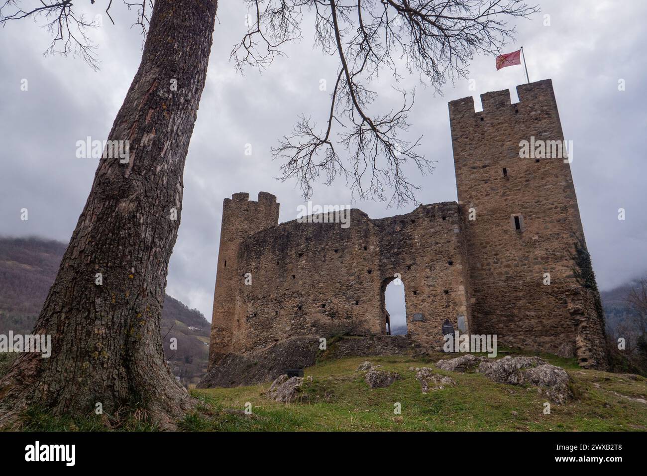 France, Hautes-Pyrenees, Gave de Pau, Luz-Saint-Sauveur, medieval ...