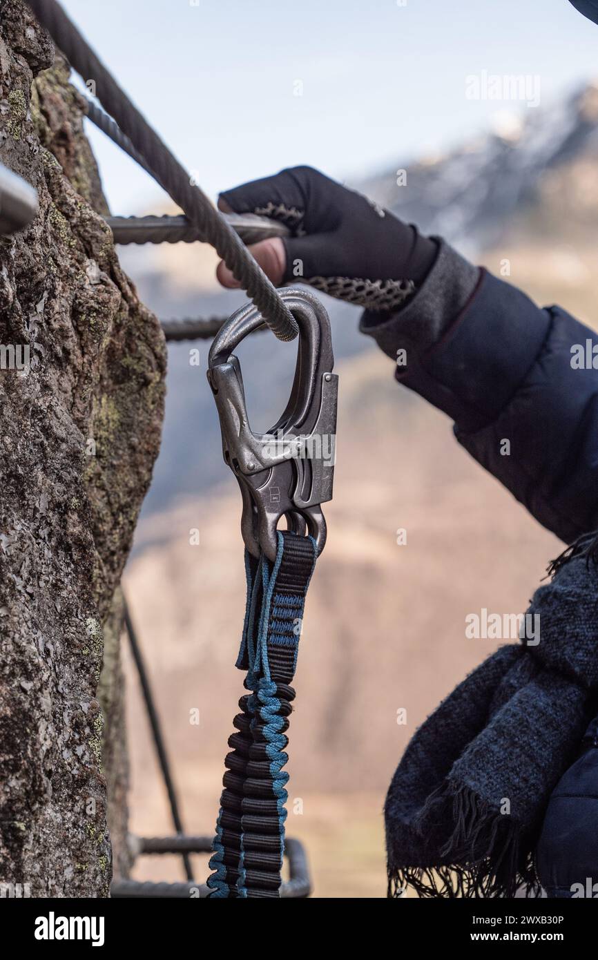 Climbing rope slides in carabiner hi-res stock photography and images ...