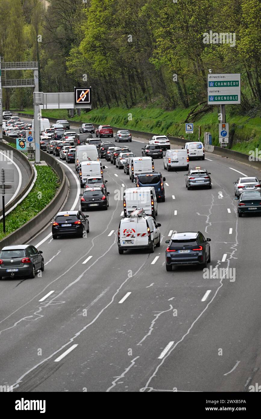 Lyon, France. 28th Mar, 2024. Illustrations of a dedicated carpool lane ...
