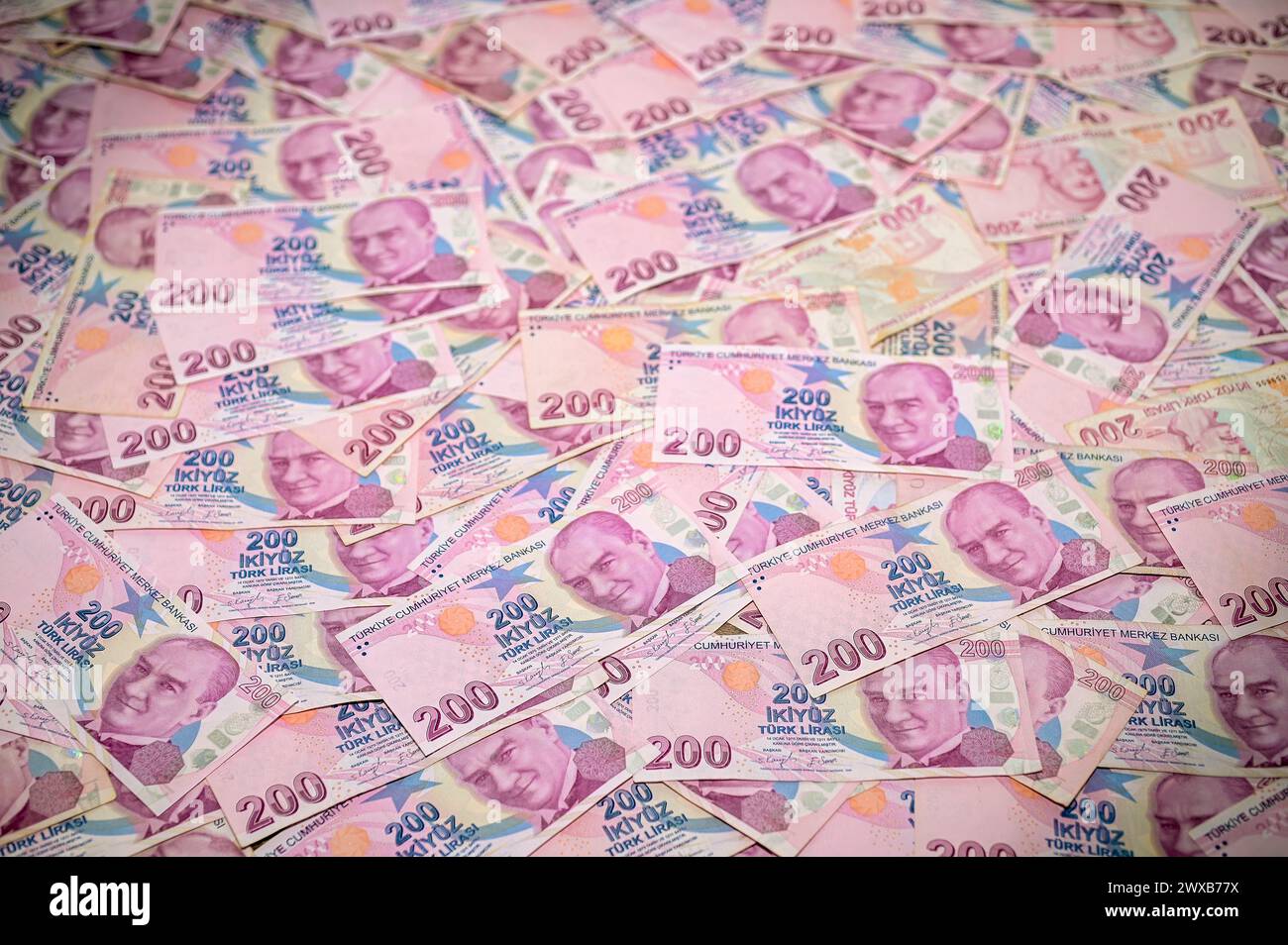 Close up Turkish money 200 TL banknot lines. 2 Stock Photo - Alamy