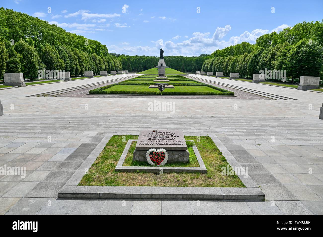 Soviet War Memorial with a great Red Army soldier in Treptower Park to ...