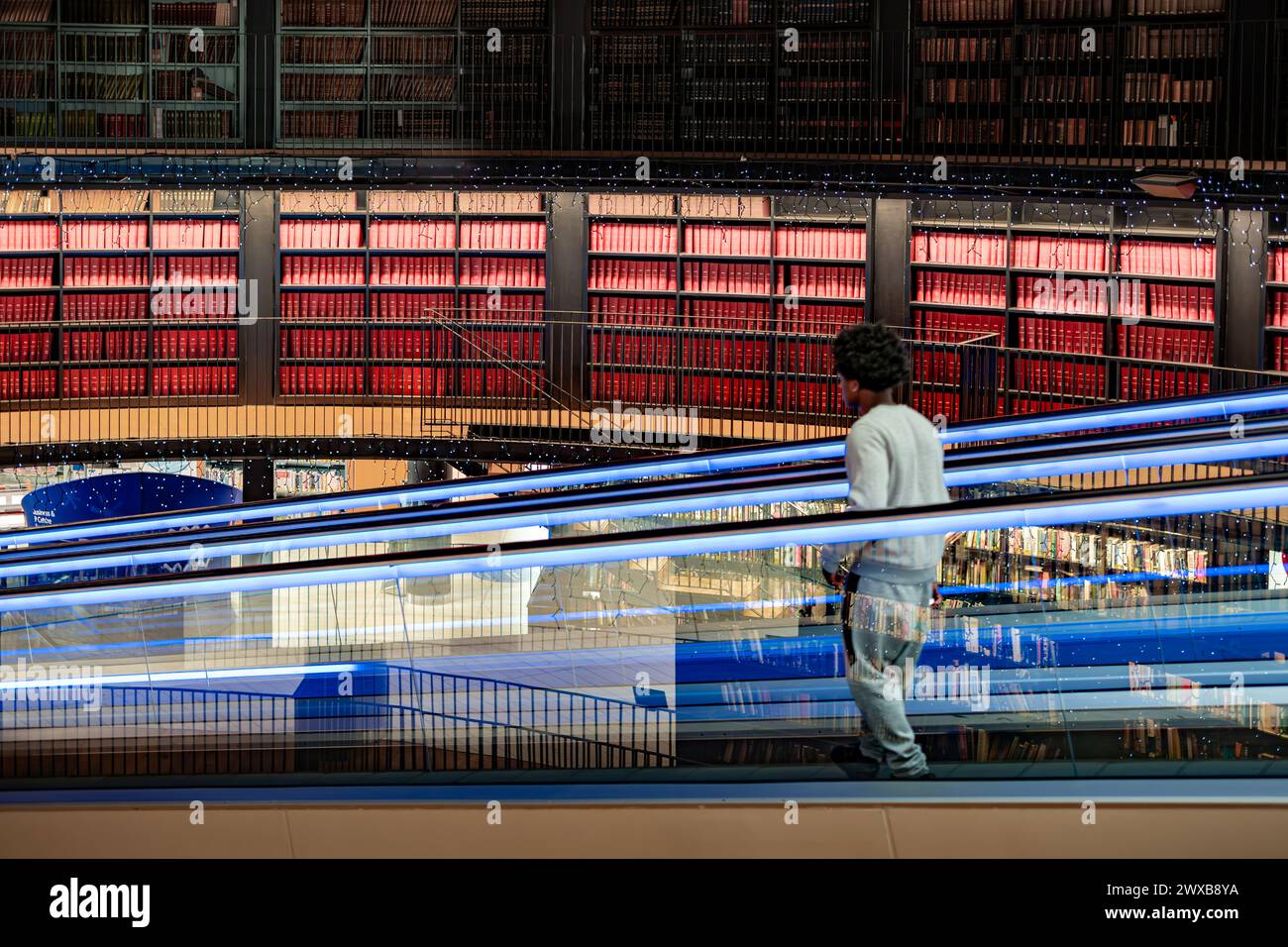 One person on escalator in library hi-res stock photography and images ...