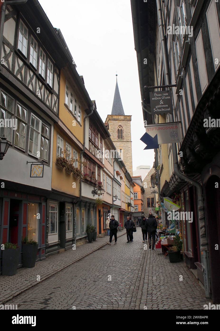 Cobblestone walkway on the Merchants' bridge, Krämerbrücke, medieval ...
