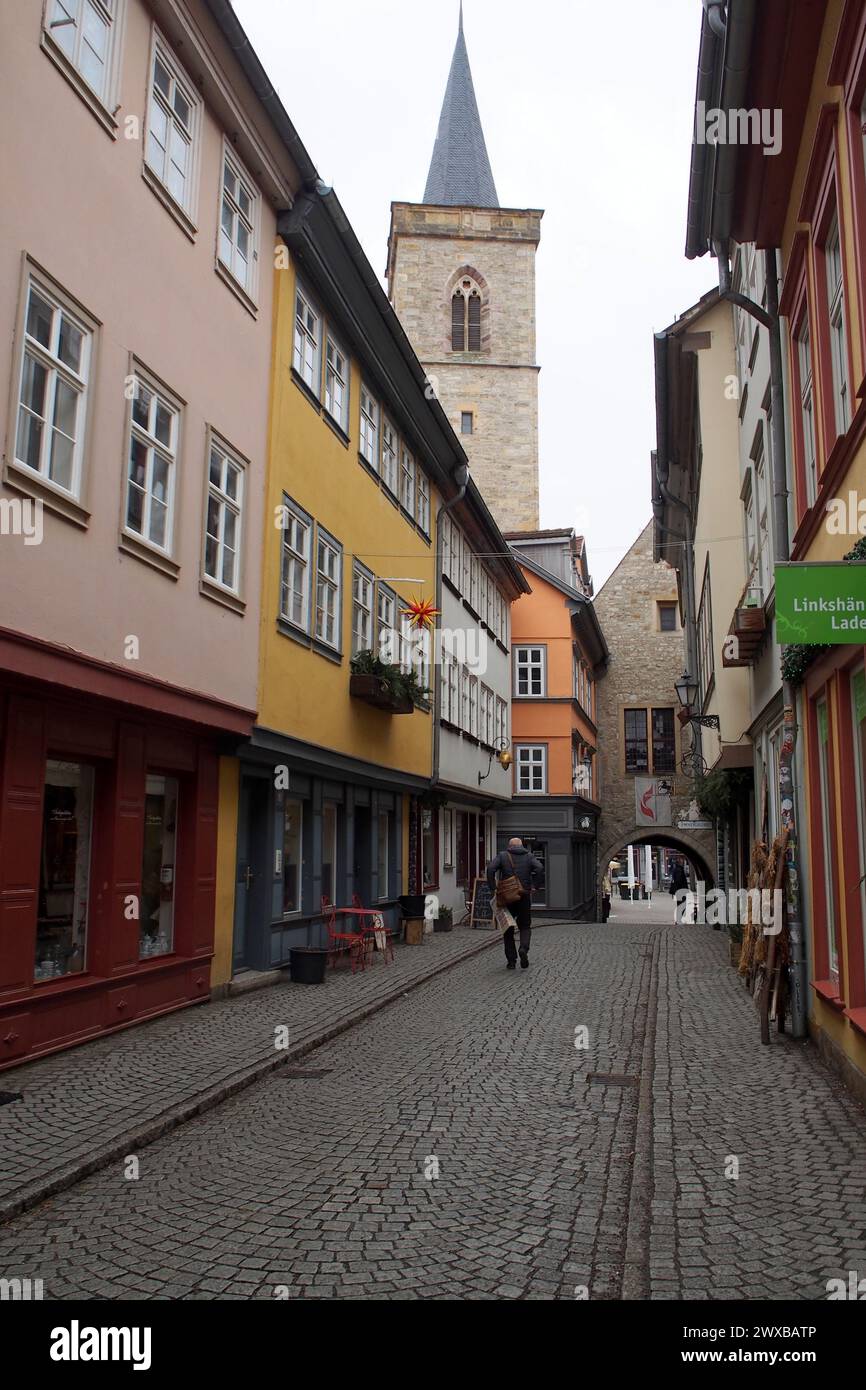 Cobblestone walkway on the Merchants' bridge, Krämerbrücke, medieval ...