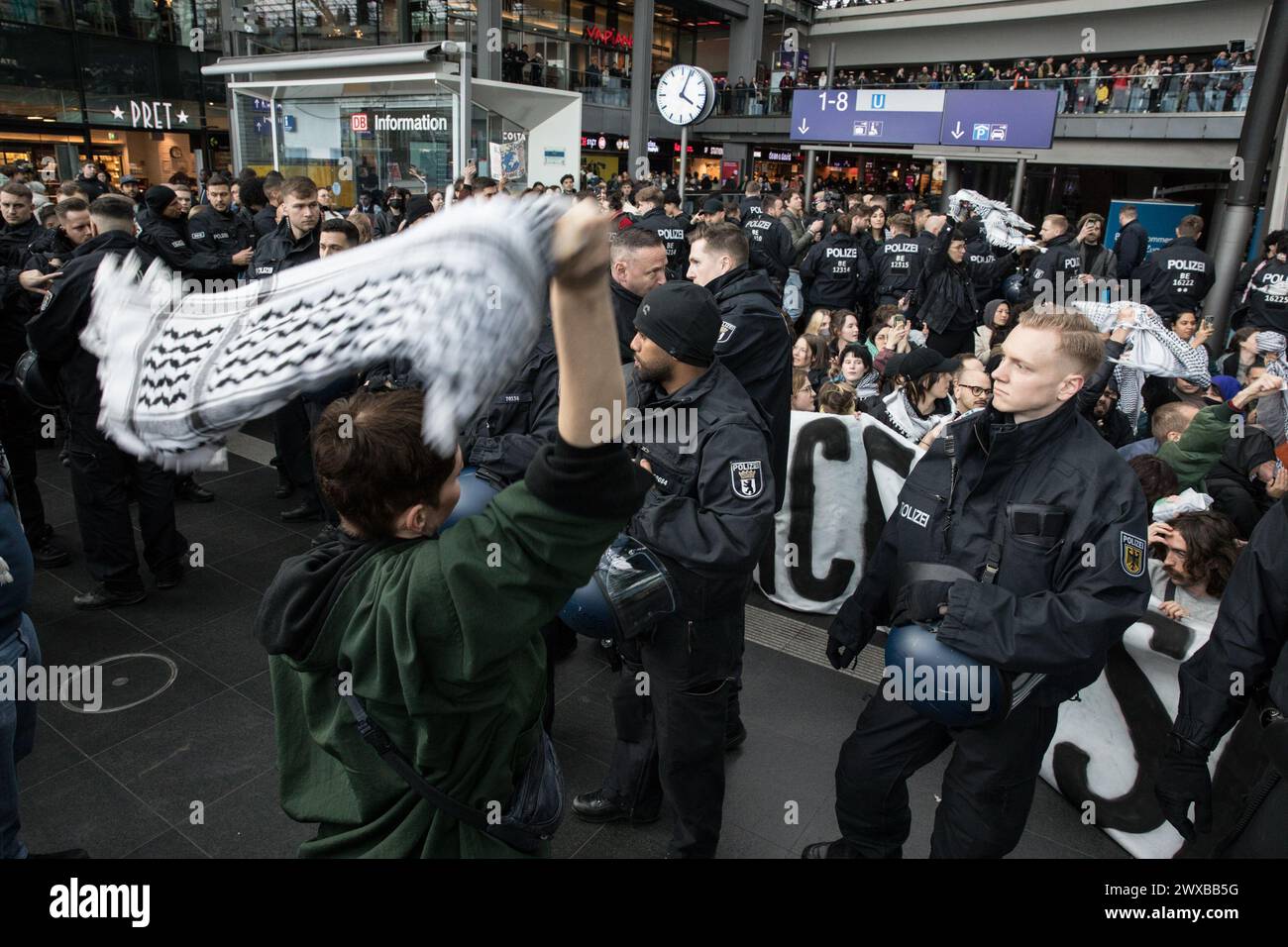 Call for intifada hi-res stock photography and images - Alamy