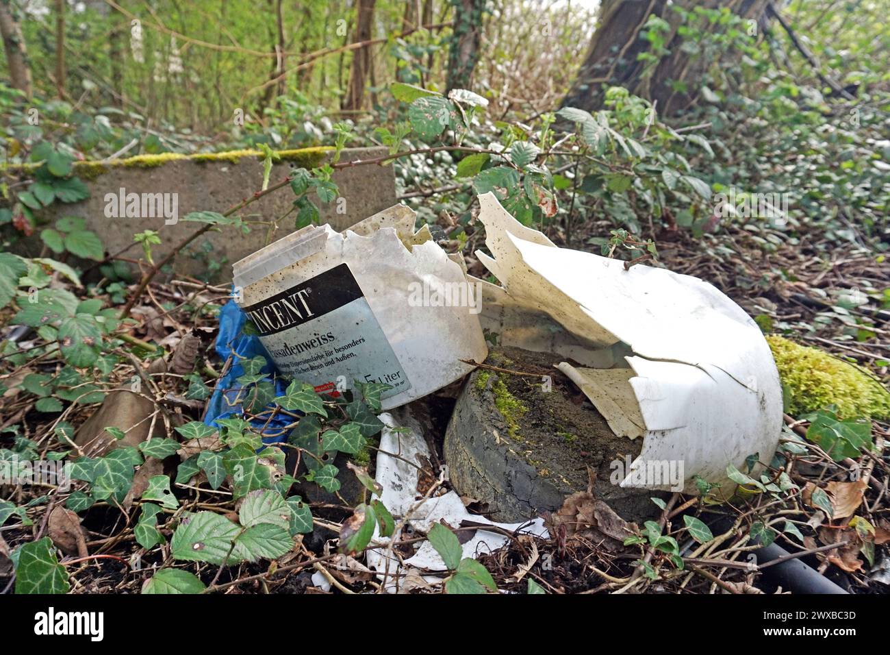 Illegally deposited waste hi-res stock photography and images - Alamy