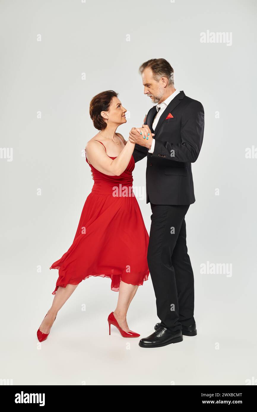 Tango pose hi-res stock photography and images - Alamy