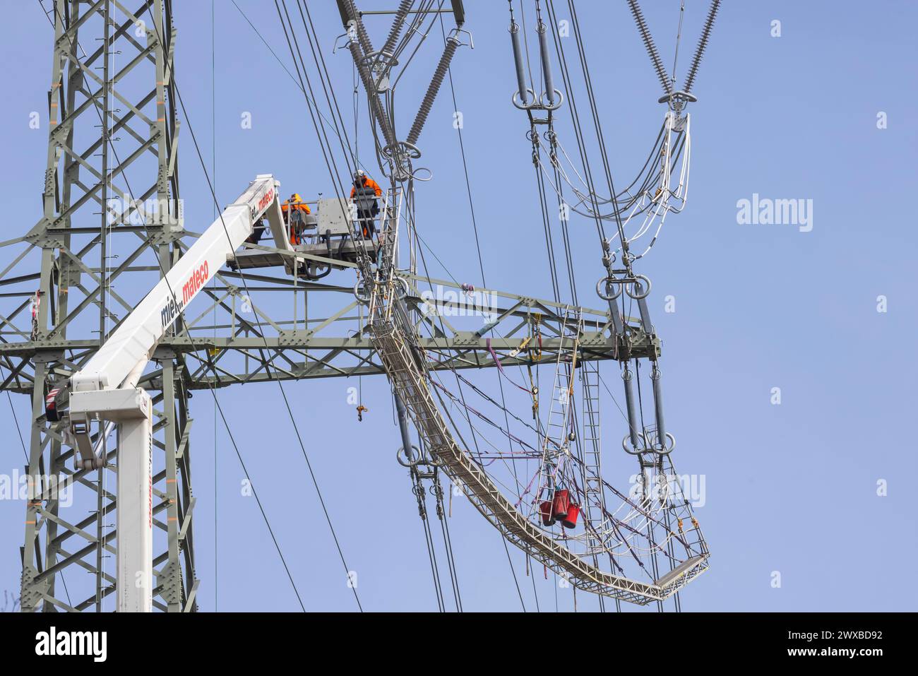 380 kv extra high voltage overhead line hi-res stock photography and images - Alamy