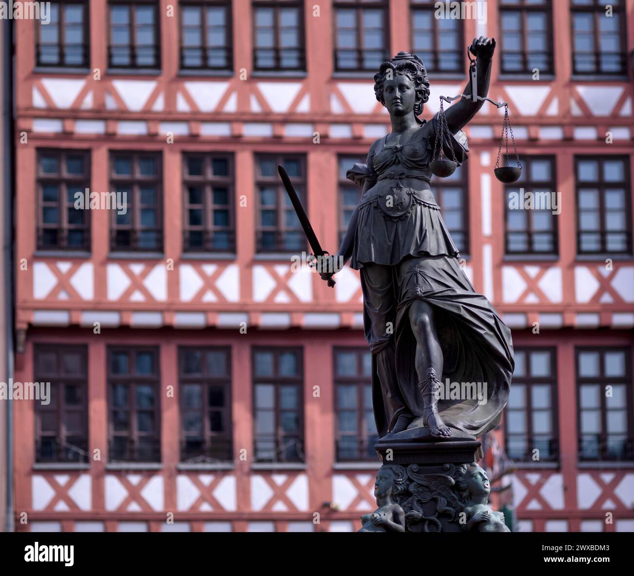 Justice goddess in front hi-res stock photography and images - Alamy