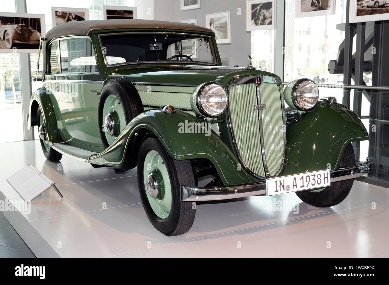 Museum mobile, Audi Museum, Historic green car with black radiator ...