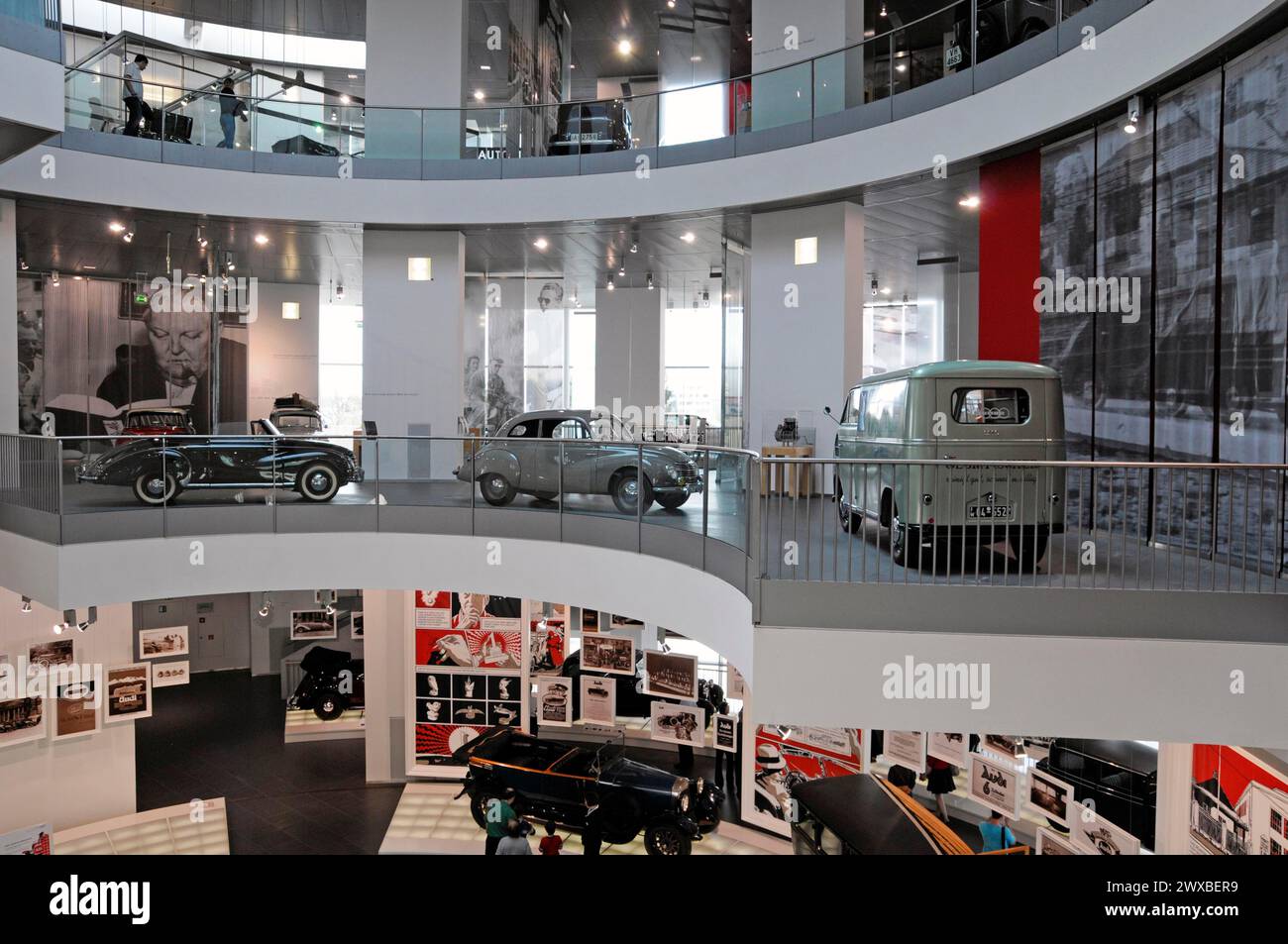 Museum mobile, Audi Museum, Interior view of a modern, two-storey car ...