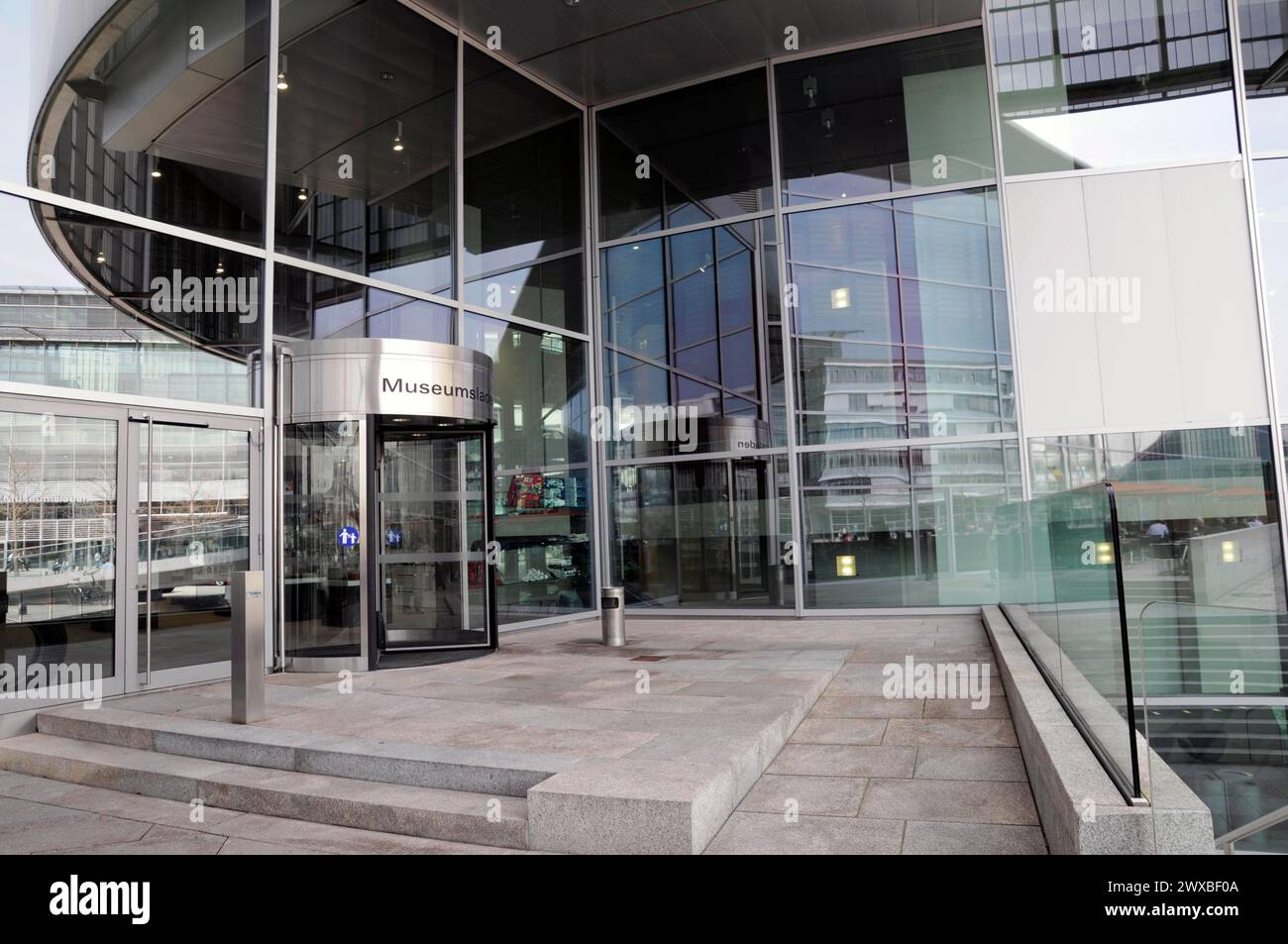 Museum mobile, Audi Museum, Entrance area of a modern museum with glass ...